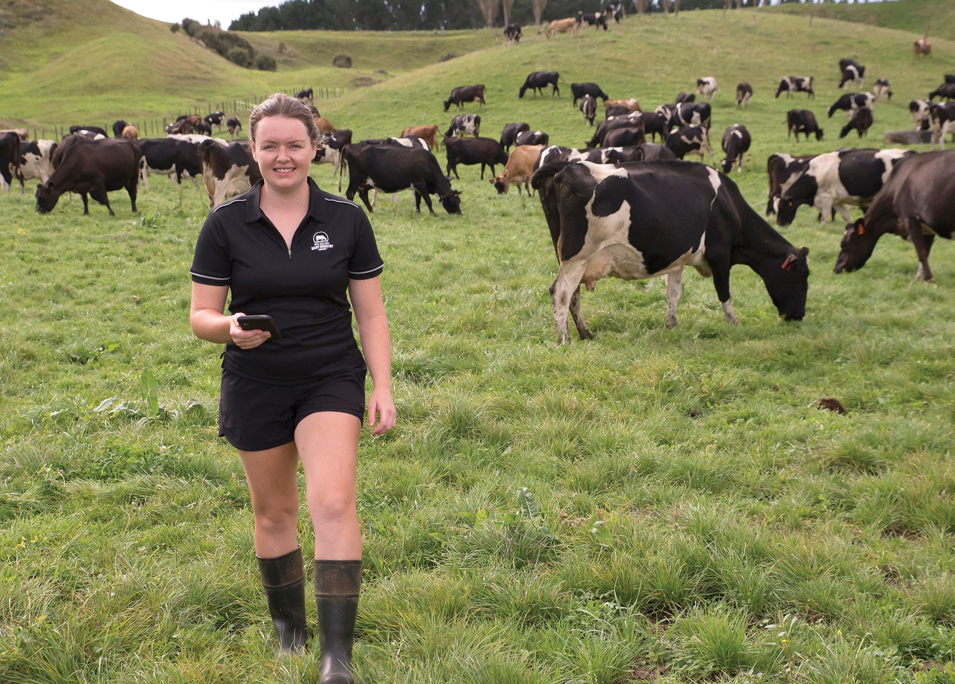 Milking in Mangakino - Young Country